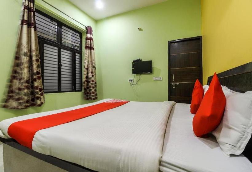 Vrindavan, בית מלון כפרי Oyo 63160 Rajan Shree Dham: ההצעות הטובות עם ...