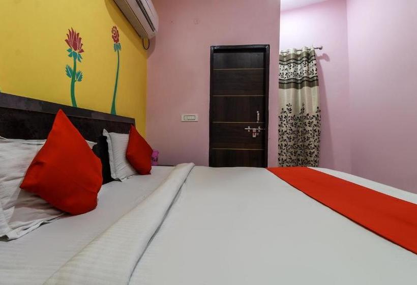 Vrindavan, בית מלון כפרי Oyo 63160 Rajan Shree Dham: ההצעות הטובות עם ...